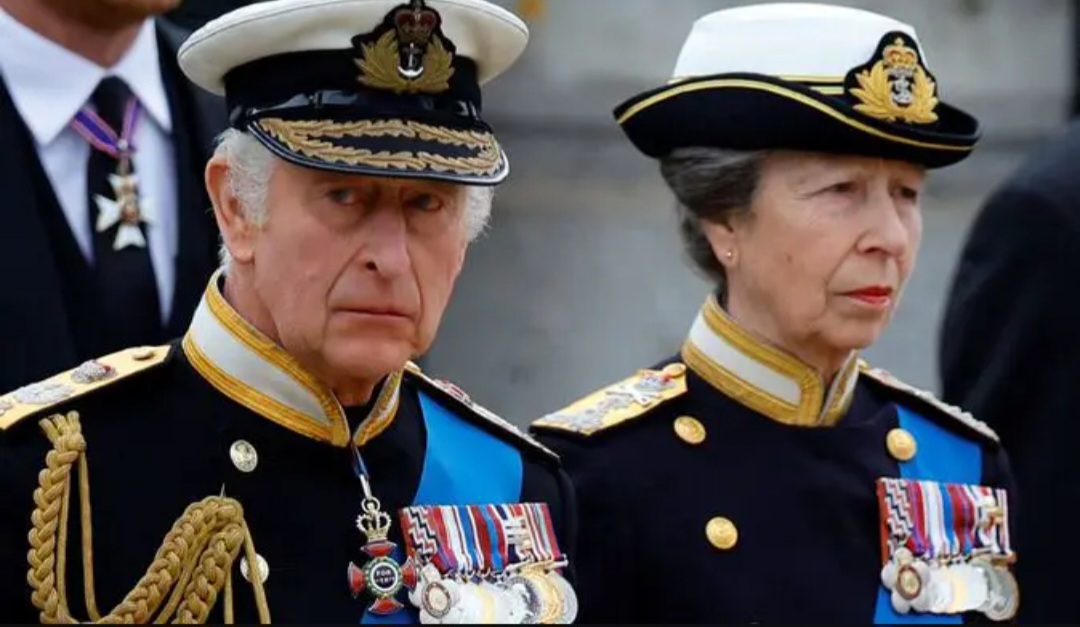 King Charles 'Breaks Down in Tears' with Princess Anne Amid Shocking ...