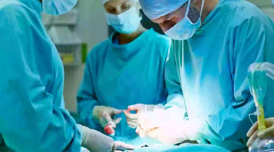 Teenager shocks doctors with 'parasitic twin' connected to his stomach ...