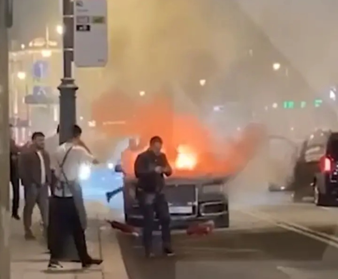 Vladimir Putin's limo blows up in massive explosion as car engulfed in ...